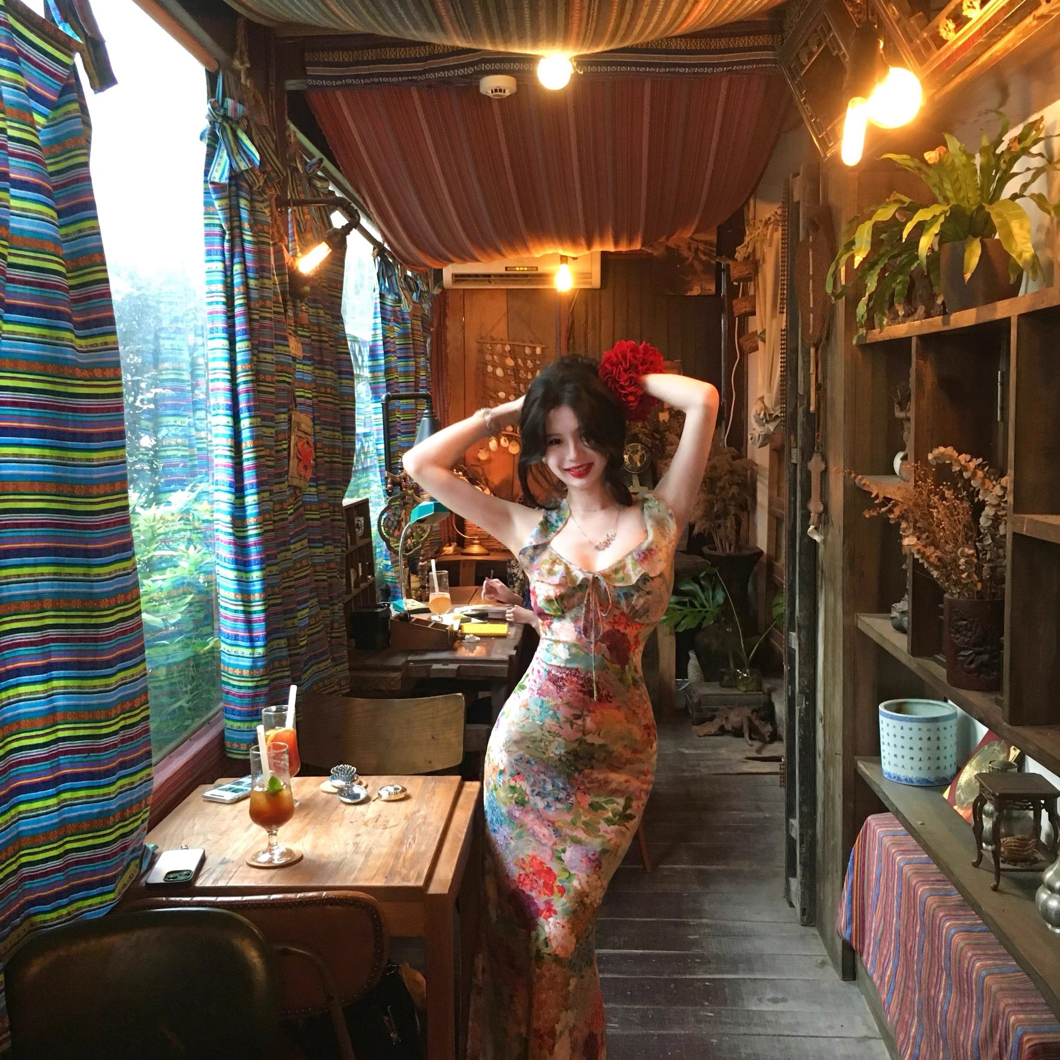 油画感美人~小飞袖法式碎花深V领连衣裙女小众