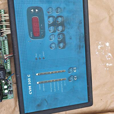 CVM300C 克莱门特控制面板 双机头水冷螺杆机组PCB电路板议价维修