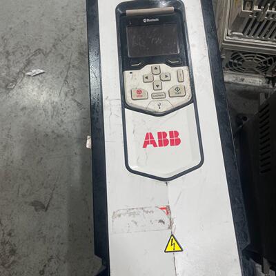 ACS880-01-04A0-3 ABB变频器 4KW 380V 测试包好议价维修