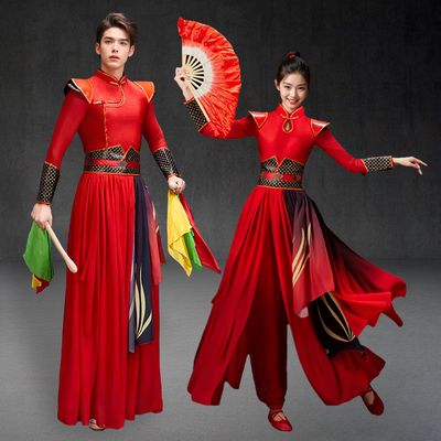 古典舞演出服飘逸扇子舞