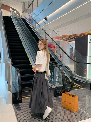 银色山坡中长a字通勤西装面料