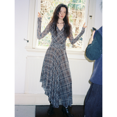 SUPERSCAPE素舶 夏季V领格纹弹力网纱不对称下摆长袖连衣裙