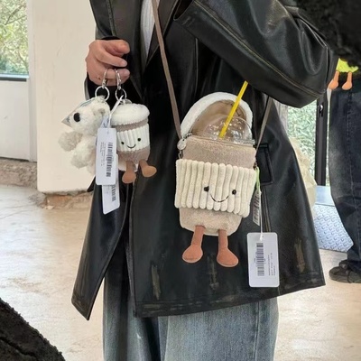 新款咖啡包斜挎女包送礼毛绒包水杯包网红奶茶包相机包保温杯斜挎