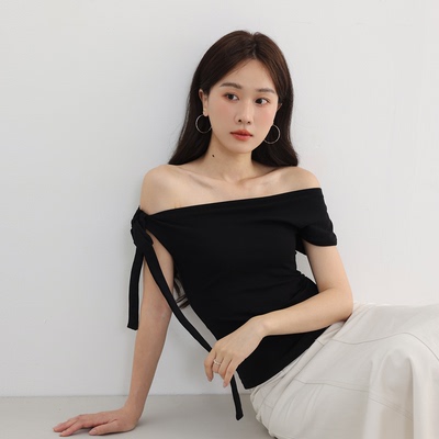 JOCOCHIC绑带一字领露肩短袖T恤