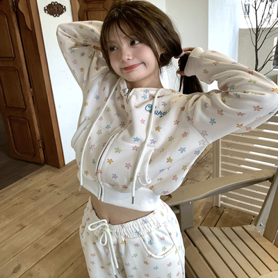 GTGA轻亚风彩色星星印花女秋季短款连帽蕾丝拼接卫衣显瘦百搭上衣