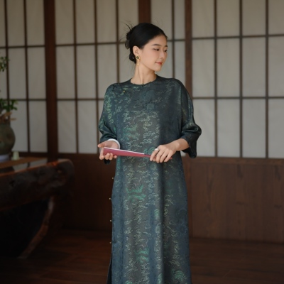 名家张林根彩通螺钿麒麟连衣裙