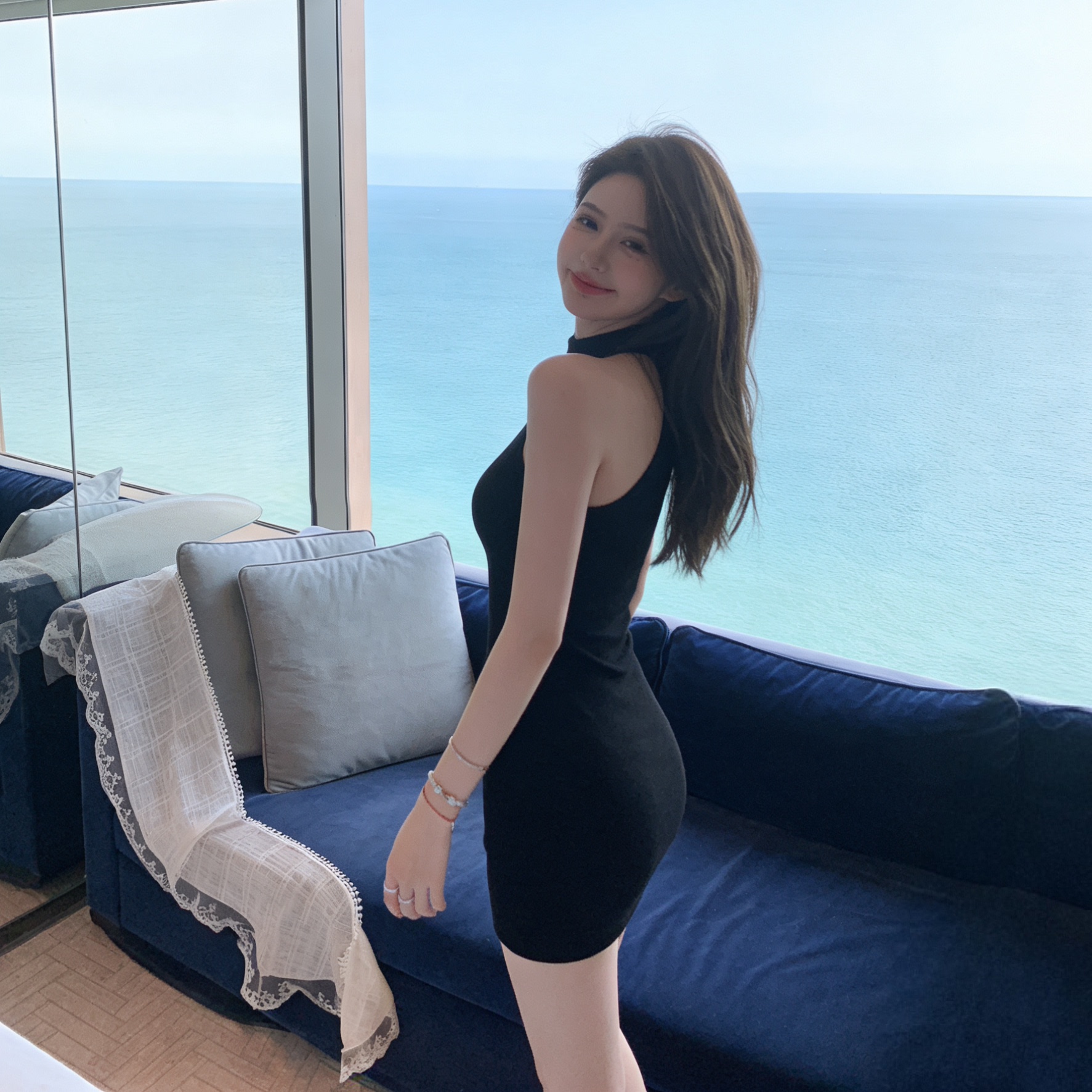 纯欲挂颈露肩修身显瘦洋装女夏辣妹收腰包臀短裙气质百搭背心裙