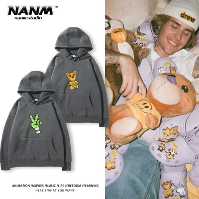 男女秋冬季嘻哈潮流高街上