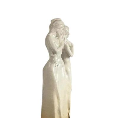 00205跨境新相款树脂工品雕拥艺抱三姐妹像遇女神希望荣誉收获家