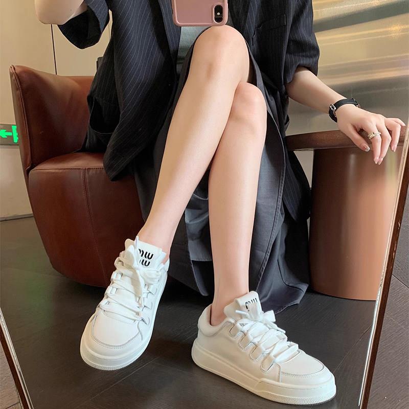 真皮厚底休闲小白鞋女2026春季新款百搭圆头面包鞋系带增高板鞋女