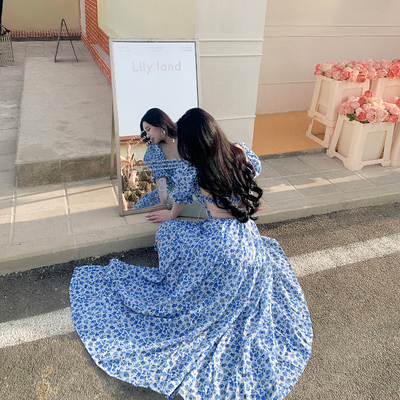 孙智惠泡泡袖大露背蓝色碎花裙