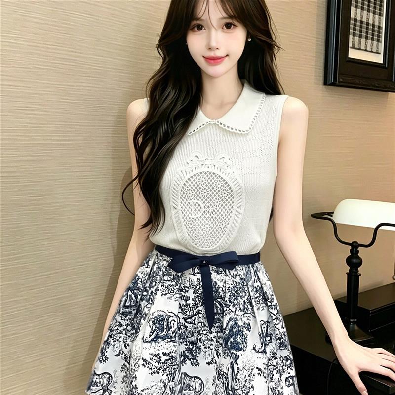 法式千金风刺绣翻领设计感无袖上衣女2026夏季新款洋气甜美背心