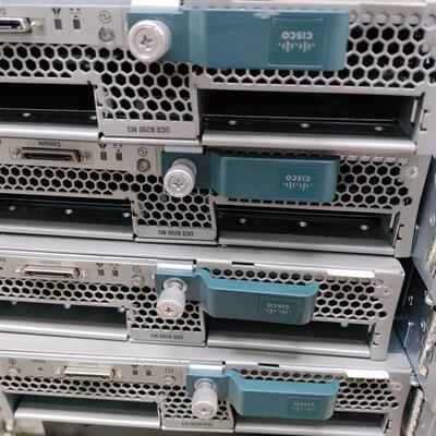 思科UCS 5108二手服务器8个UCS B200 M3刀片主机2204XP模块2011针