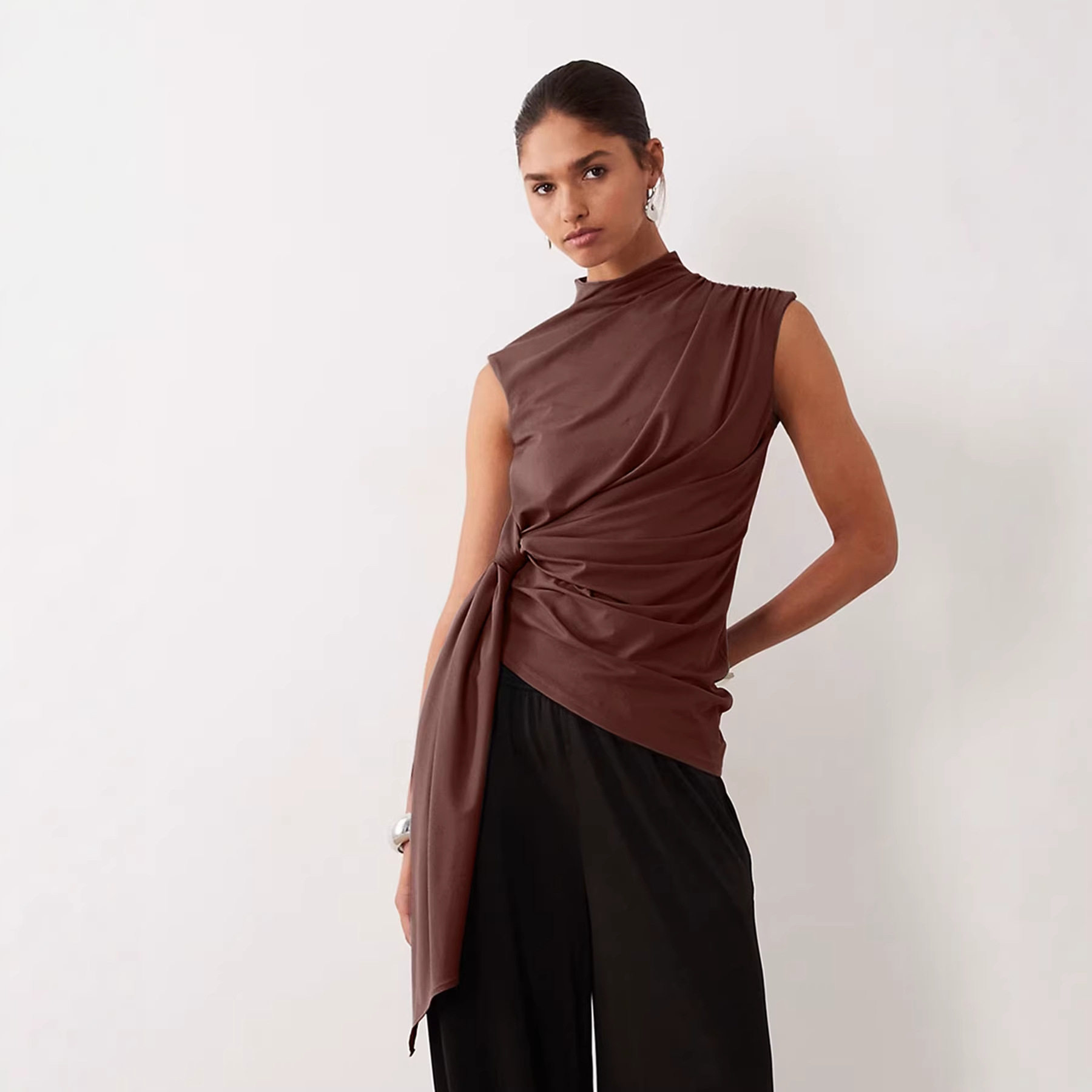 无袖绑带斜边下摆上衣Bareback Strapped Asymmetrical Hem Top