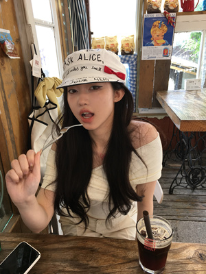 韩版字母涂鸦鸭舌帽平顶报童帽印花红色蝴蝶结遮阳帽ins风八角帽