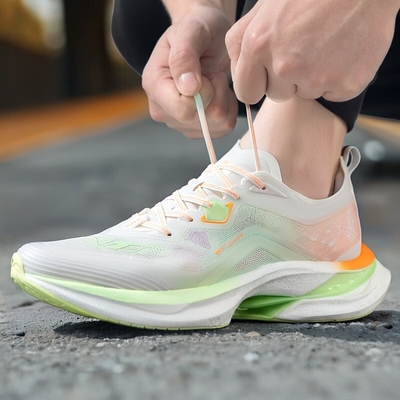 特步致轻8.0Pro透气减震运动鞋