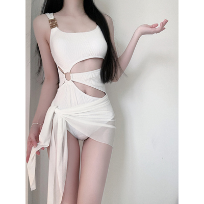 2026新款简约显瘦三角连体泳衣女