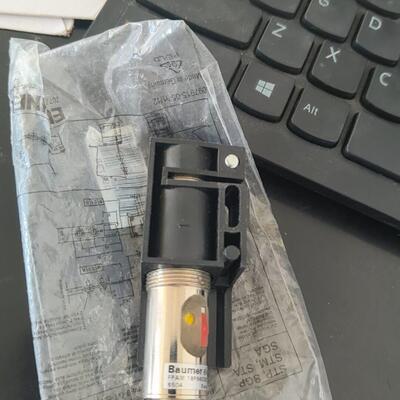 FPAM 18P6403/S14 偏振镜反射型光电传感器 堡盟Baumer议价维修