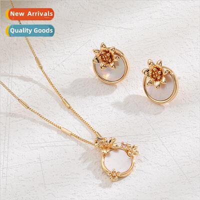 Fashion Flower Shell Necklace Women Shell Flower Beautifully