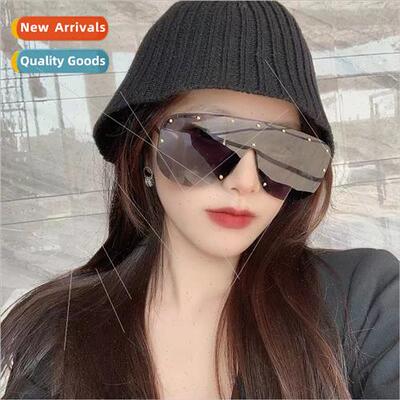 2022 personalized sunglasses Europe rivets toadstool one-pie