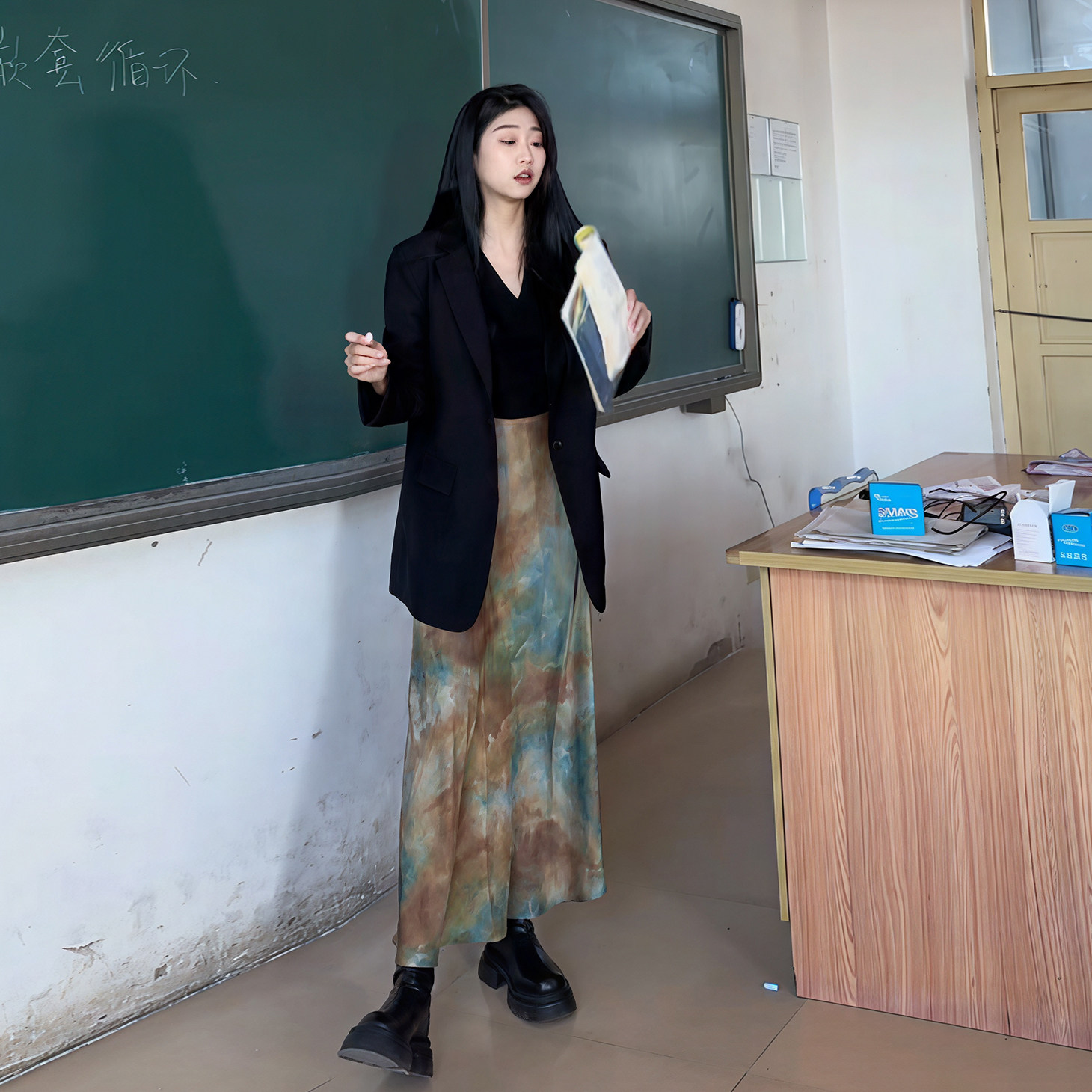 洋气女神范黑色西装外套女2026春季新款法式赫本风显瘦休闲西服