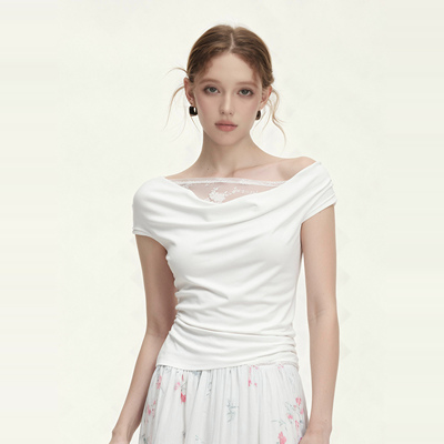纯欲风蕾丝拼接斜肩露肩白色短袖