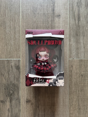 POPMART泡泡玛特SKULLPANDA6000HZ欧洲限定SP搪胶毛绒挂件潮玩具