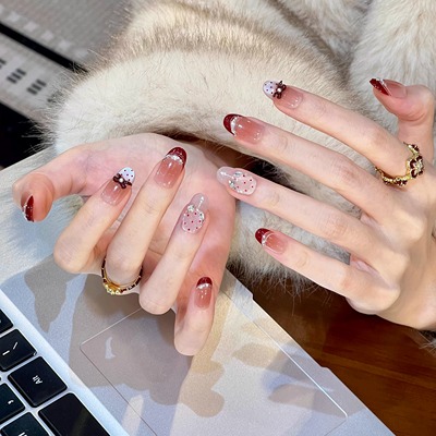 艺人红色法式显白猫眼出手工美甲穿戴甲短款轻奢闪钻波点贵妇婚甲