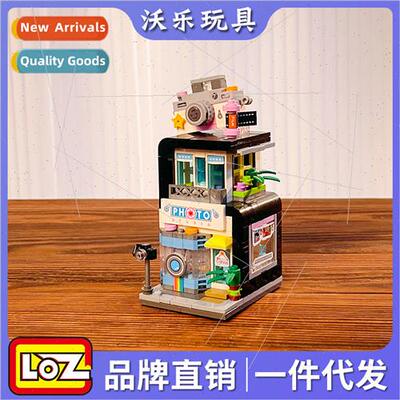 Small particles 1645-48 hairdressers street building blocks