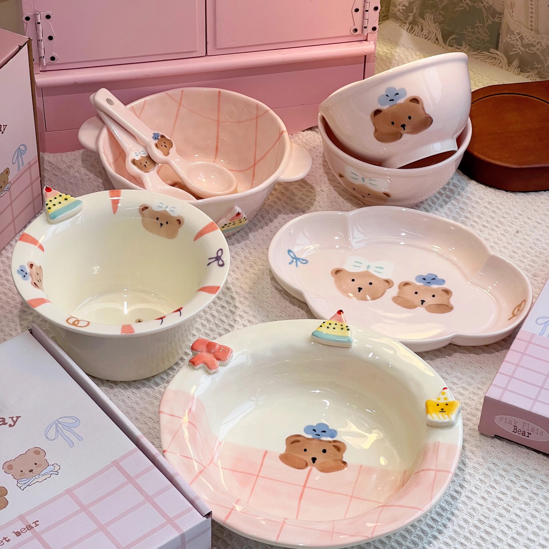 Pink bear hand-painted underglaze color tableware, cute and gentle female tableware, one person dessert plate, salad ri