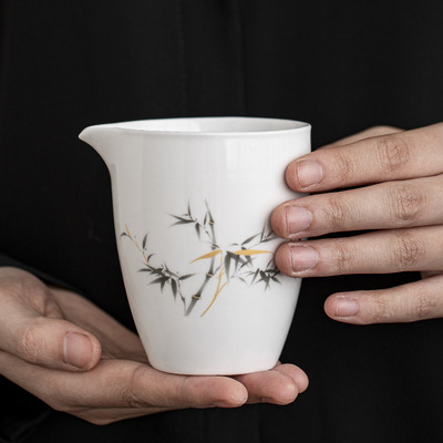 Yangzhi Jade White Porcelain Fair Cup Ceramic Tea Set for Household High end Tea Cups, Tea Leaks, Tea Ceremony Accessor