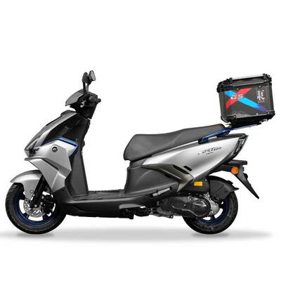 适用钱江QJ鸿125尾箱踏板摩托车鸿150ADV铝合金后备箱改装尾箱架