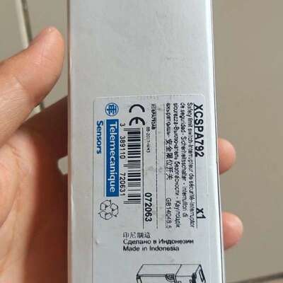 {议价}全新施耐德Telemecanique安全限位开关XCSPA7{可维修}