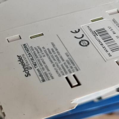 议价PLC TM218LDA16DRN   可维修