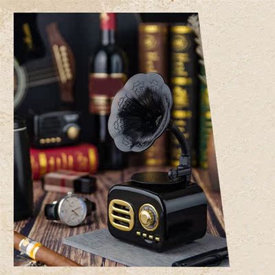 Retro Phonograph Shape Wood Bluetooth 5.0 Speaker Wireless L