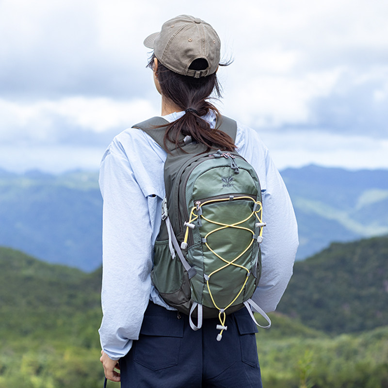 户外轻便登山包女短途徒步小背包轻量化旅行双肩包轻背负20升防水