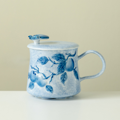 观策器隐陶瓷马克杯茶水分离雾蓝浮雕手绘柿办公杯大容量水杯茶杯