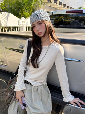 「 2.24春夏新品 」MMFISH 时髦洋气收腰铆钉长袖打底小衫 26T022