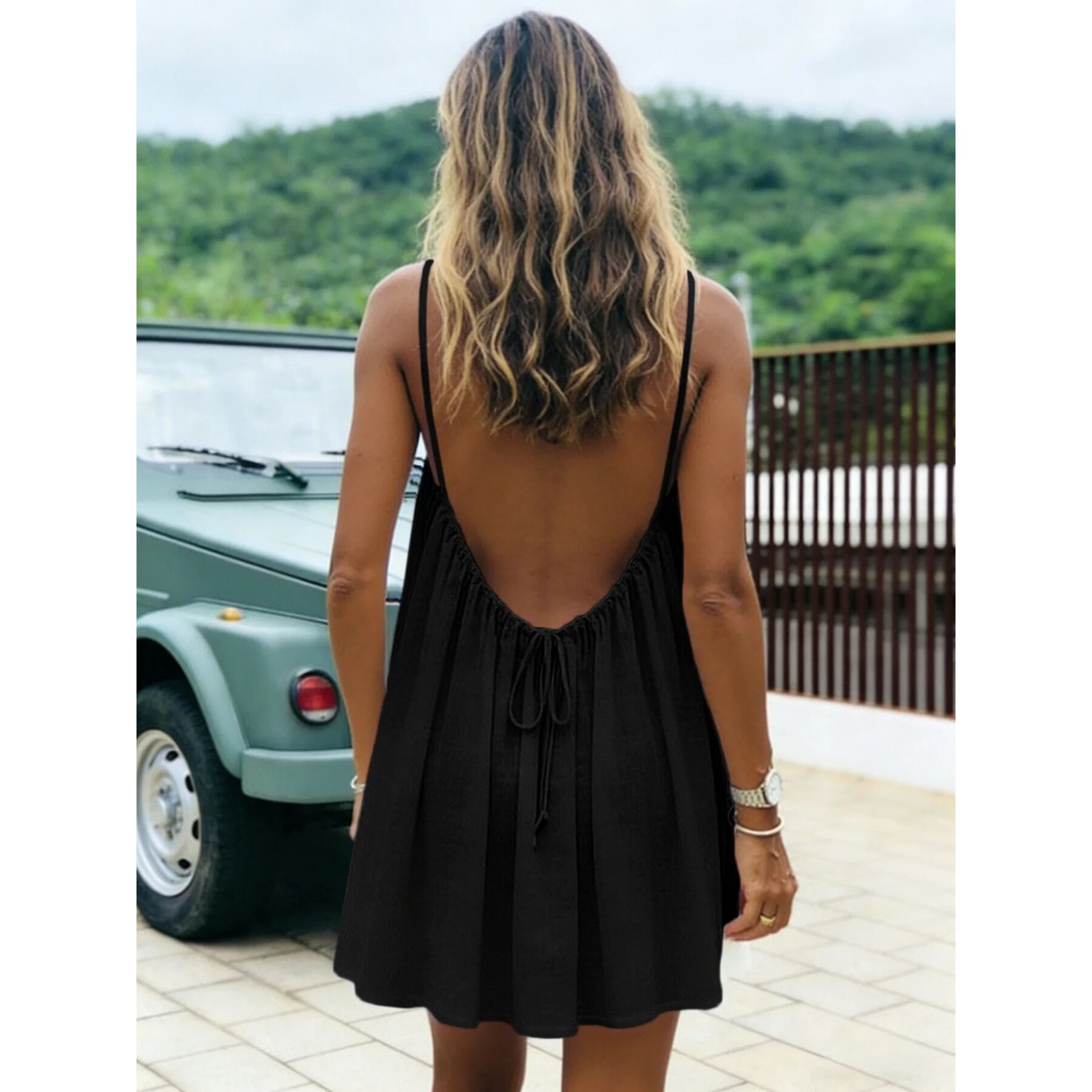 纯色露背吊带短裙Solid Color Ruffled Back Strappy Short Skirt