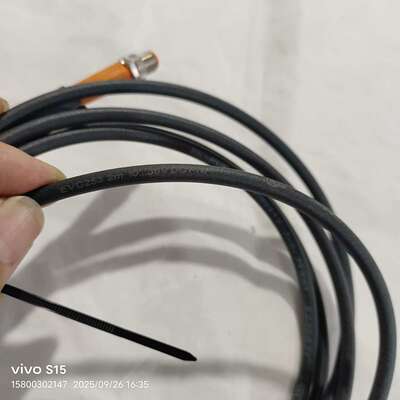 工业级电缆线，型号EVC253，黑色线材，带金属接头。线-议价