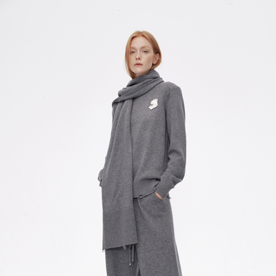 AVVENN下摆微破绣花毛衣