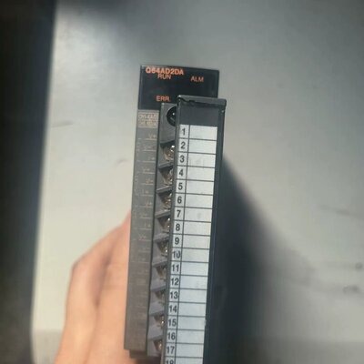 议价Q64AD2DA模拟量输入输模块，包好的需要的老板私聊可维修