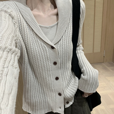 拿铁-入刚需款老钱风假两件针织开衫翻领竖纹肌理针织衫80275C001