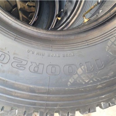 825R20矿山花纹卡车工程载重轮胎 三保质量  P厂家销售825r20