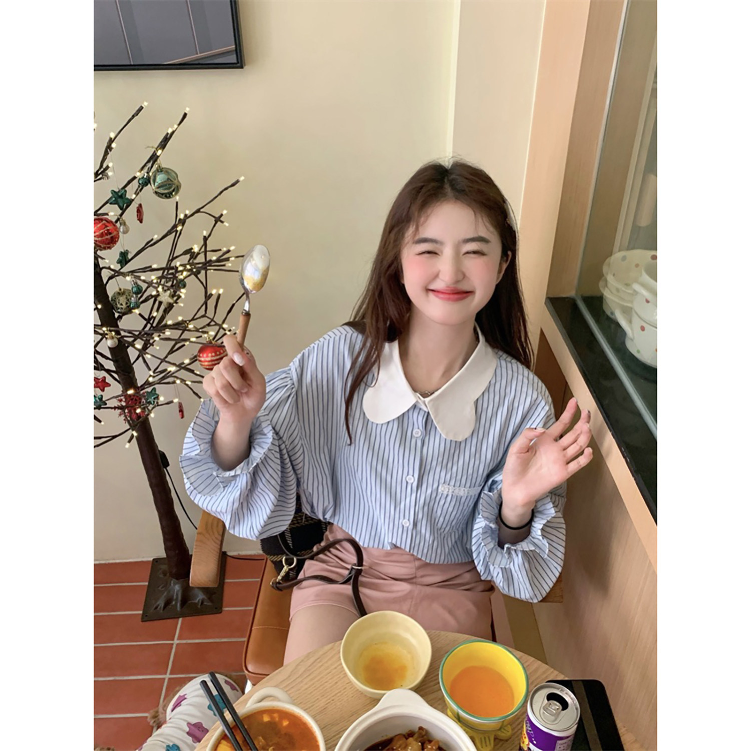范雯雯 活力学院风 蓝色花瓣领条纹衬衫女夏季法式别致长袖上衣
