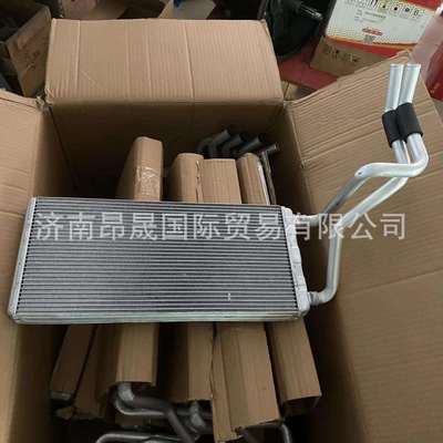 外贸出口重汽HOWOT7H汕德卡C7H712W61942-1310散热器芯体总成