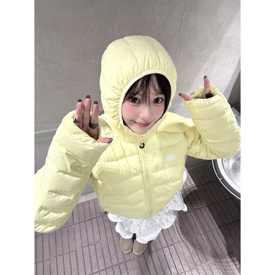 淡黄色连帽排骨羽绒棉服