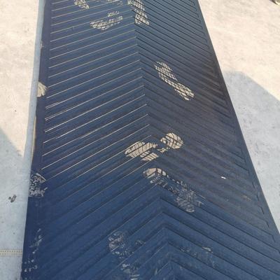 母猪产床防滑垫猪用防滑垫猪猪产床防滑橡胶垫母猪人字花纹垒德株