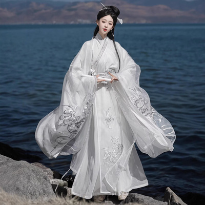 汉虞葵白芙蕖刺绣交领大袖汉服