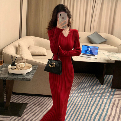 速发年底过新红色毛衣裙2024新款V领内搭打年连衣裙子秋冬长裙
